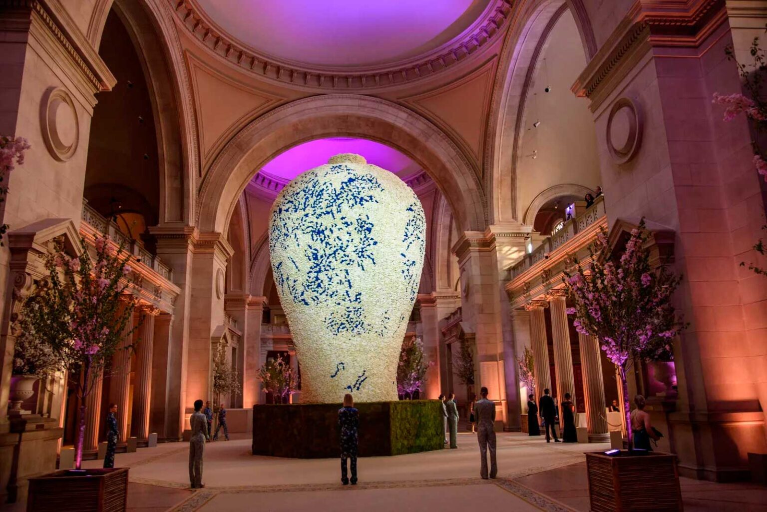 Raúl Ávila: El latino detrás de la decoración de la MET Gala - Martha ...